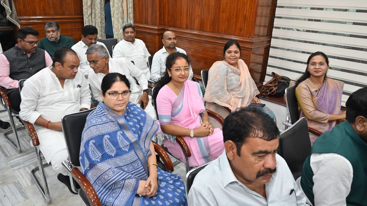 Hemant Soren चम्‍पाई सोरेन ने राज्‍यपाल को सौंपा इस्‍तीफा हेमंत ने पेश किया Cm बनने का दावा